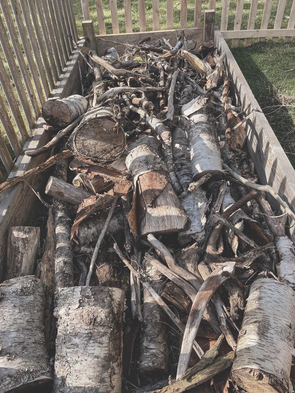 Hügelkultur Guide: How to Build and Plant Raised Wood Beds
